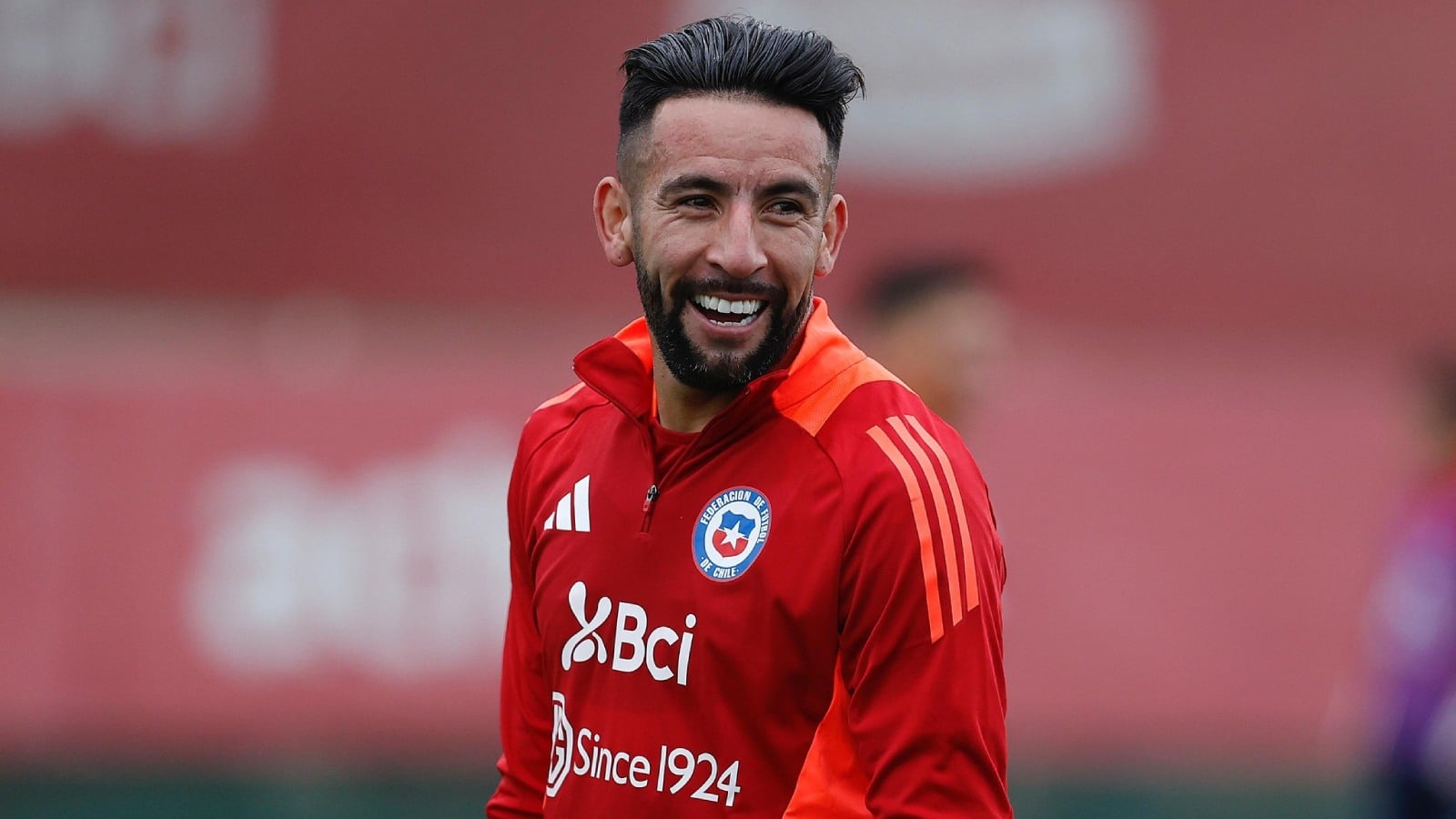 Hinchas de Colo Colo llenan el Instagram de Mauricio Isla : El Periscopio
